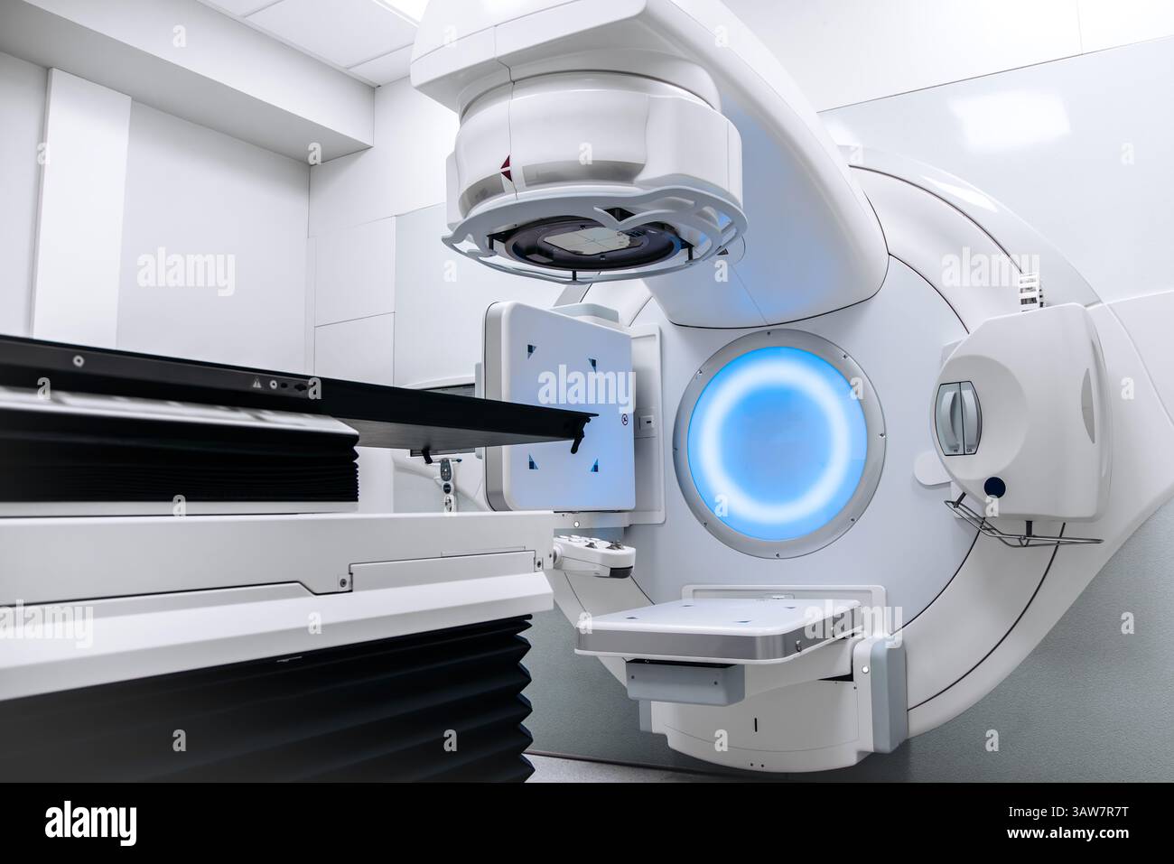 Medical linear accelerator in the therapeutic oncology Stock Photo - Alamy