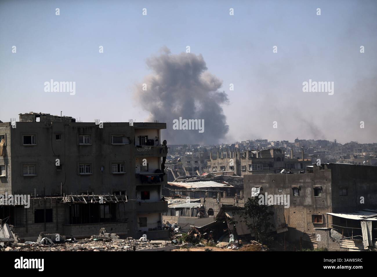 Smoke rises following Israeli attacks on the Tuffah neighborhood in ...