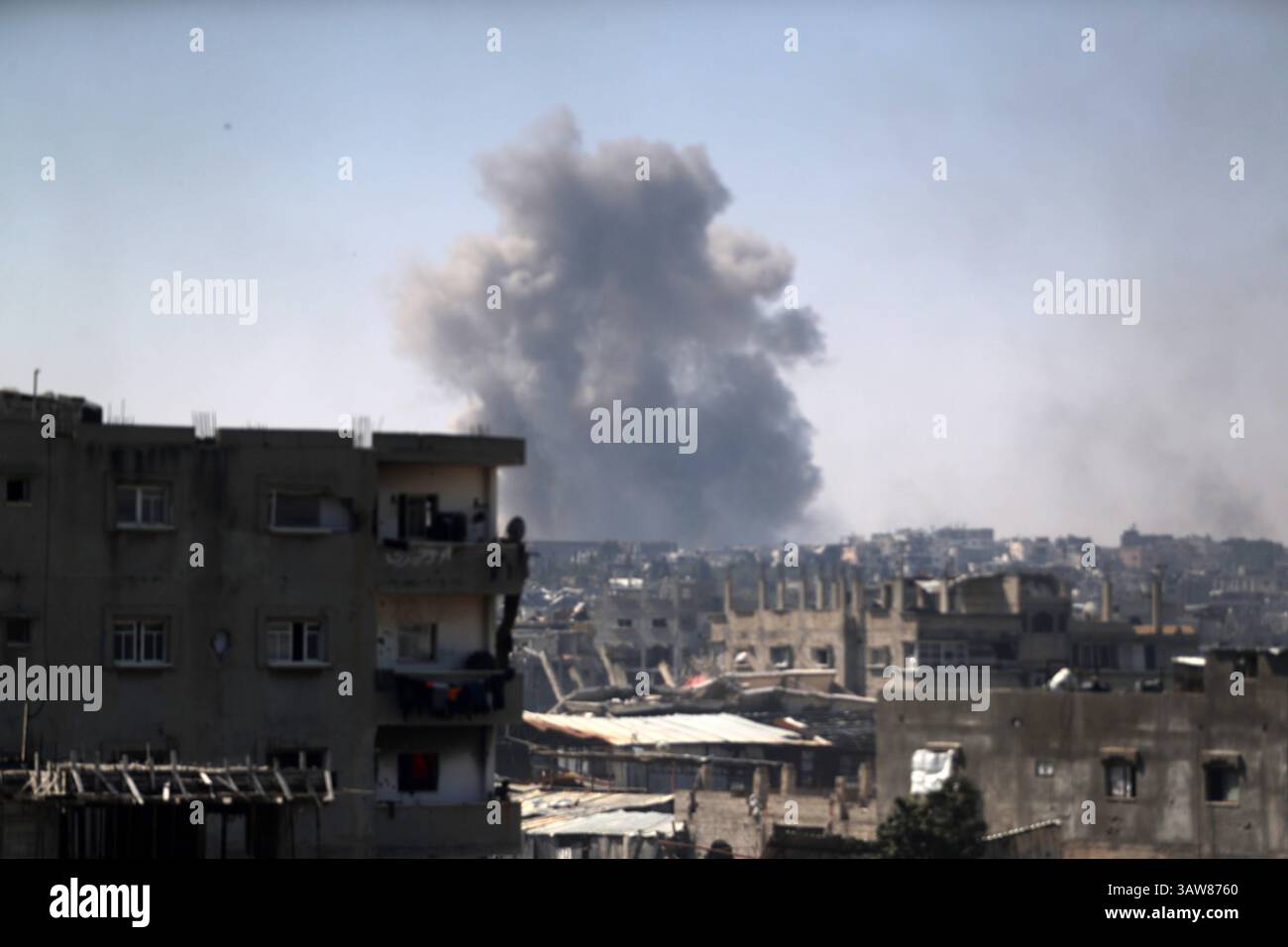 Smoke rises following Israeli attacks on the Tuffah neighborhood in ...