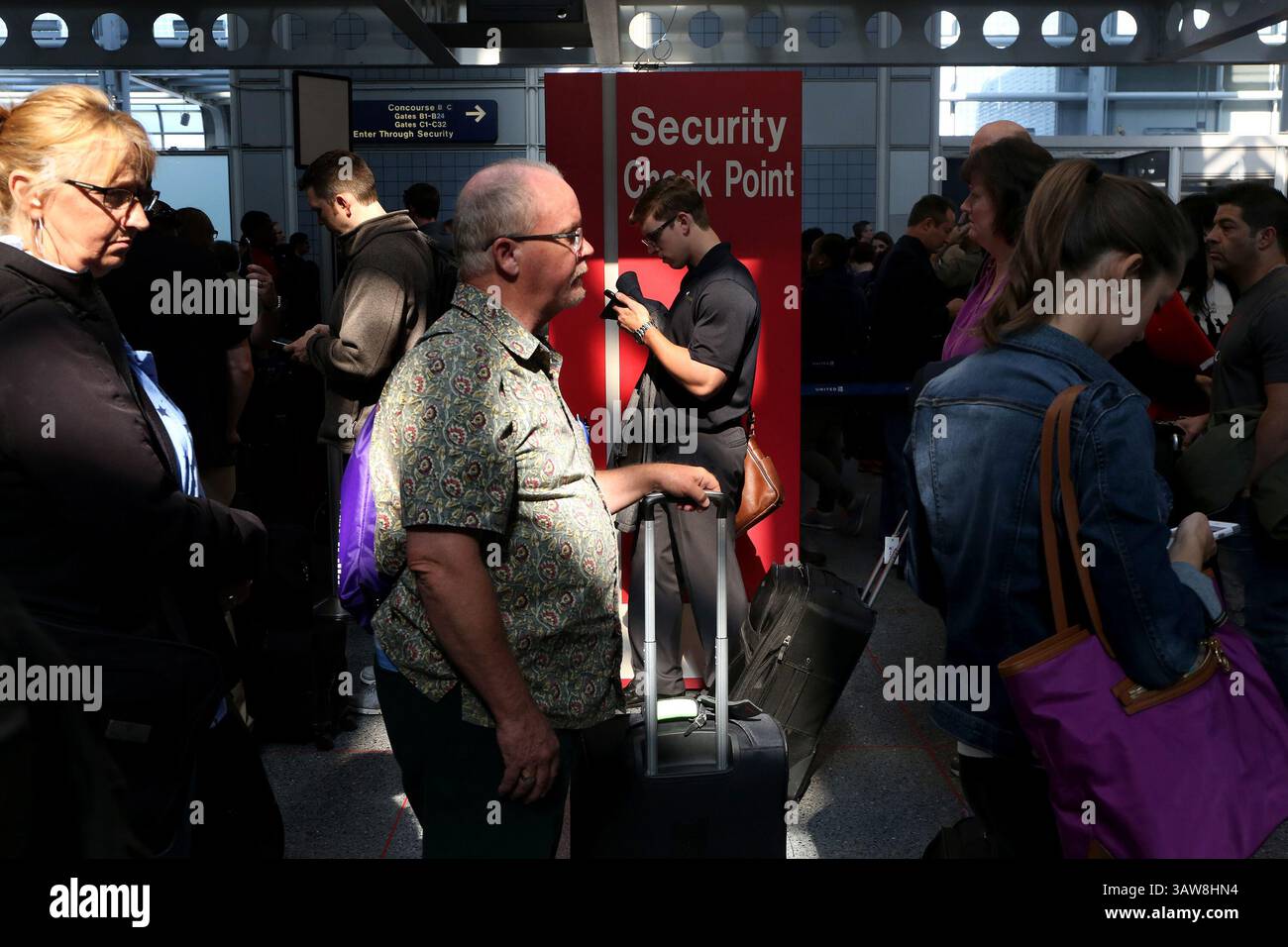 Chicago airport terminal 4 hi-res stock photography and images - Alamy