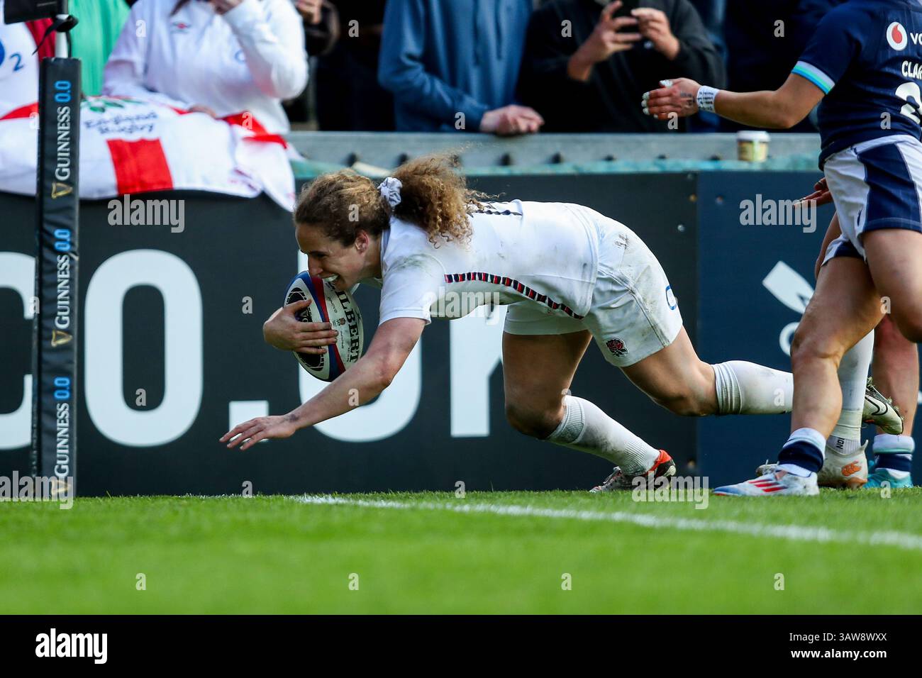 Leicester, UK. 19th Apr, 2025. Abby Dow of England Women goes over for ...