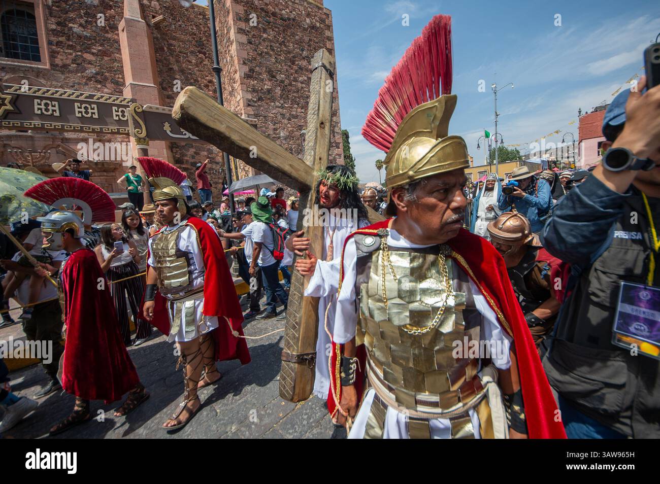 El Marques, Mexico. 18th Apr, 2025. An actor performing Jesus Christ as ...