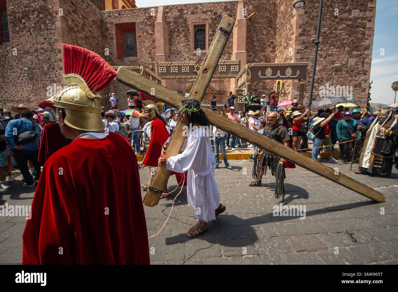 El Marques, Mexico. 18th Apr, 2025. An actor performing Jesus Christ as ...
