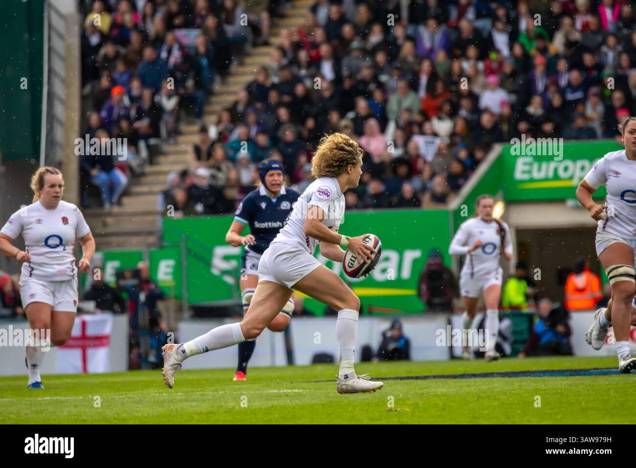 Leicester, UK, 19th April 2025 England's Ellie Kildunne on the attack ...