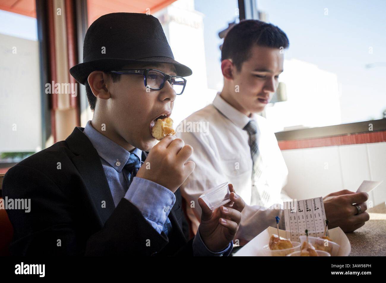 3 donut shops hi-res stock photography and images - Alamy
