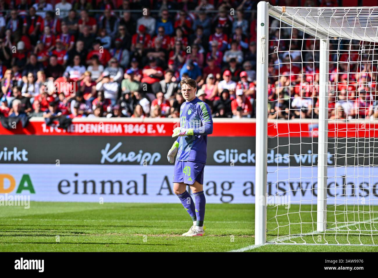Heidenheim, Deutschland. 19th Apr, 2025. im Bild Jonas Kurt URBIG (FC ...