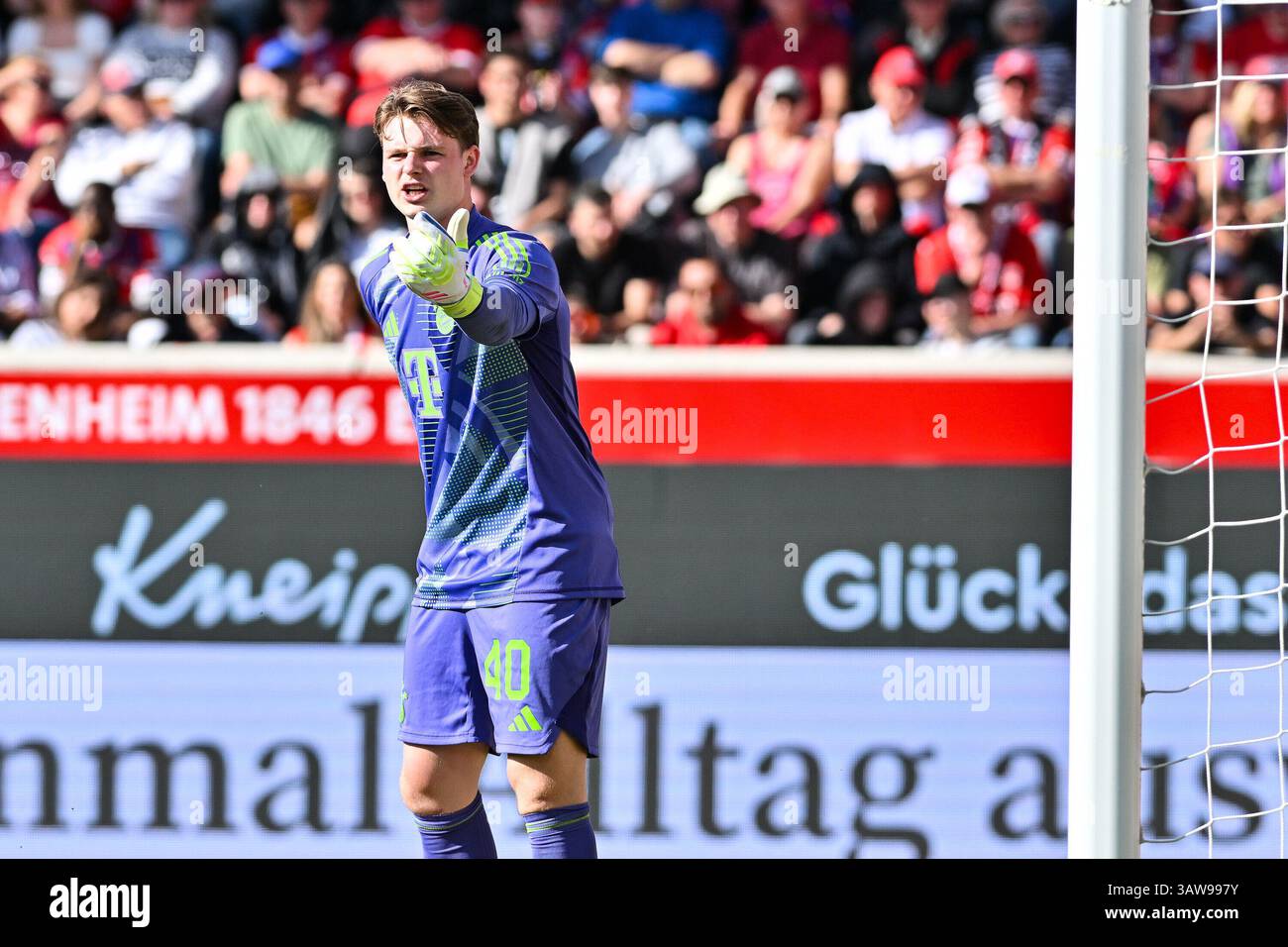 Heidenheim, Deutschland. 19th Apr, 2025. im Bild Jonas Kurt URBIG (FC ...