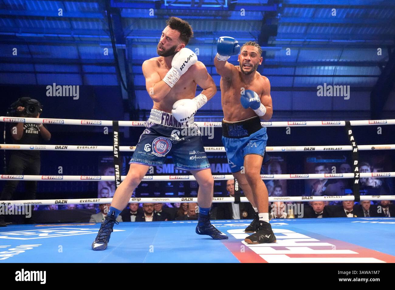 Caoimhin Agyarko (right) strikes Ryan Kelly in the super welterweight ...