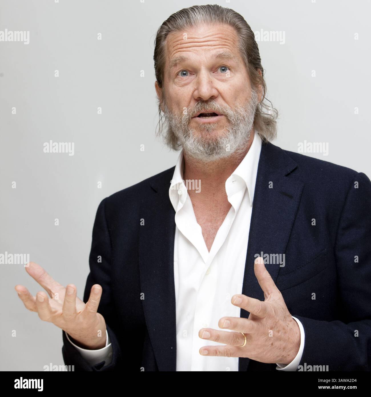 November 23, 2010 - Hollywood, California, U.S. - JEFF BRIDGES promotes ...