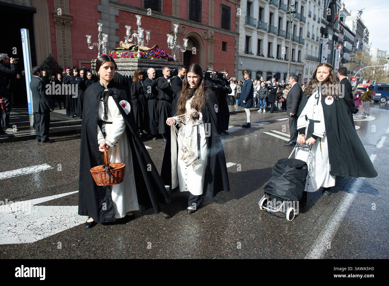 Madrid, Spain. 19th Apr, 2025. People before the procession of La ...