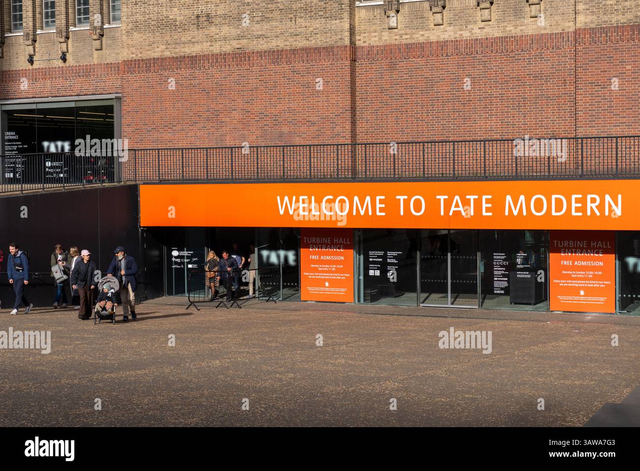 Tate Modern museum in river side, London, UK Stock Photo - Alamy