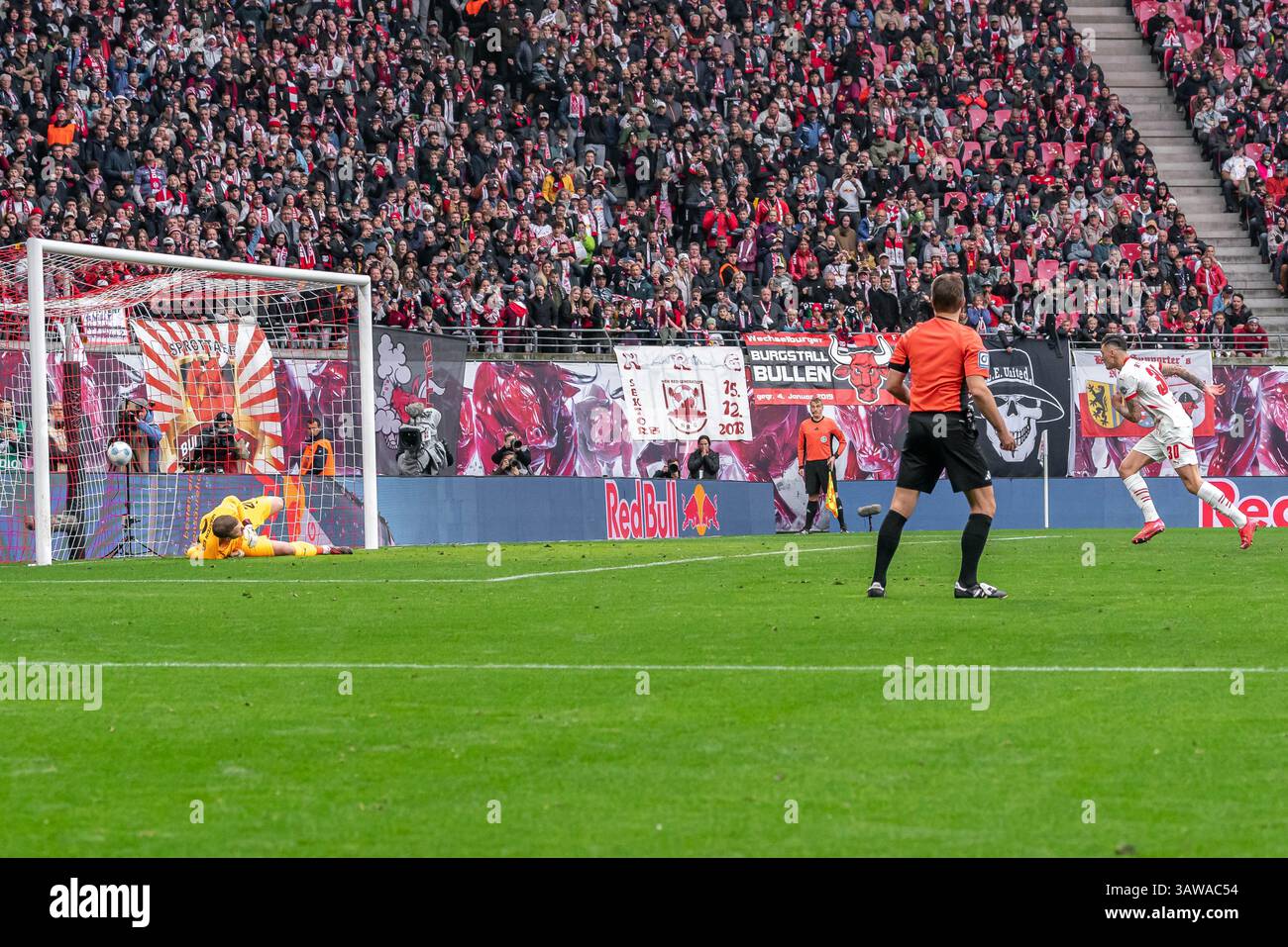 Leipzig, Deutschland 19. April 2025: 1.BL - 2024/2025 - RB Leipzig vs ...