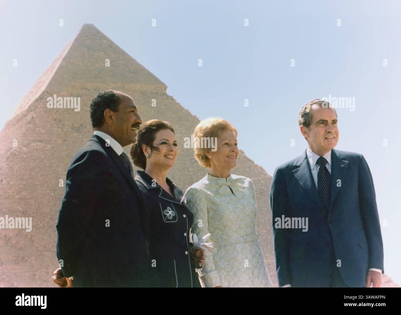 June 14, 1974 - Giza, Egypt - U.S President Richard Nixon with First ...