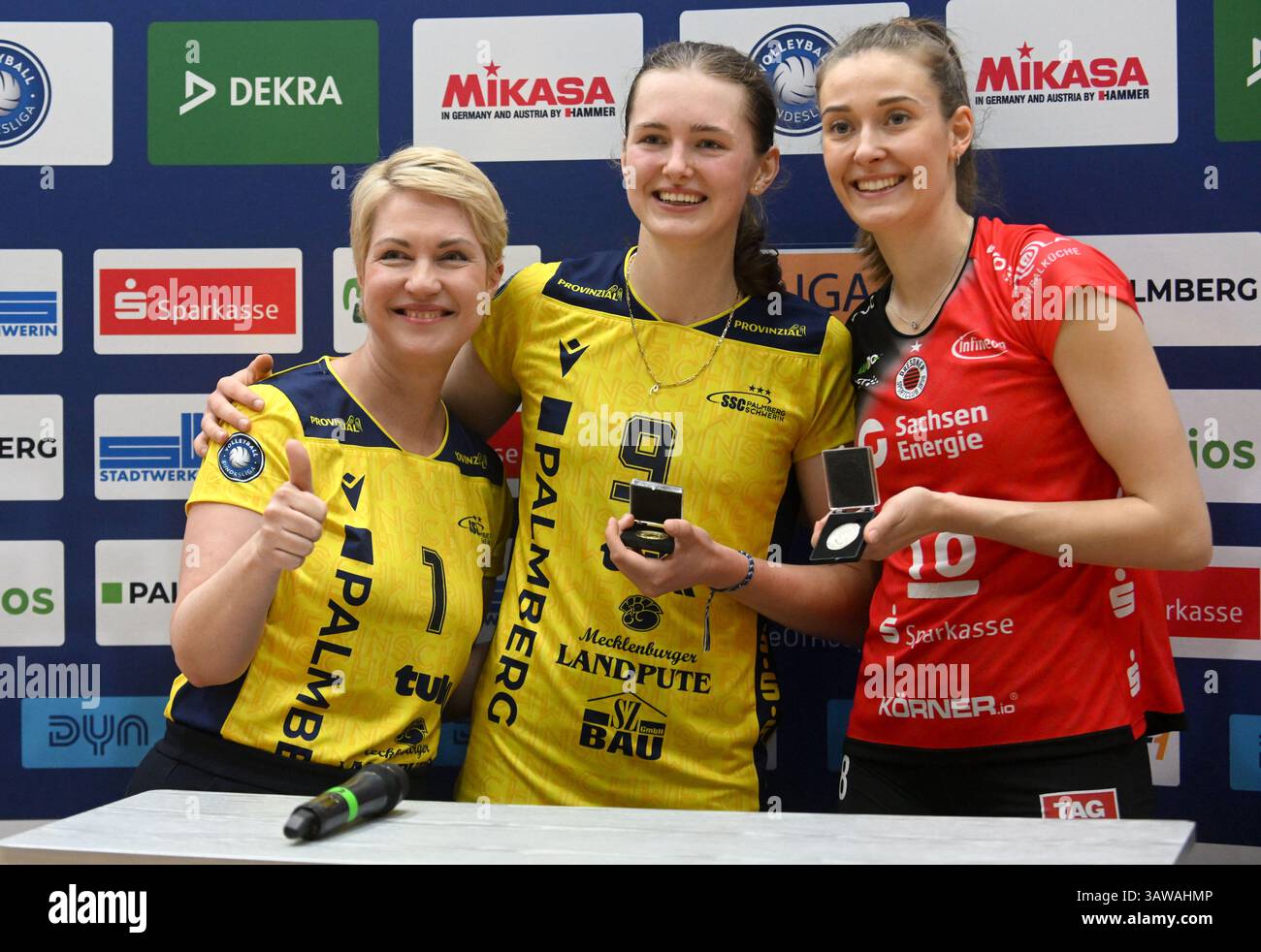 Schwerin, Germany. 19th Apr, 2025. Volleyball, Women: Bundesliga, SSC ...