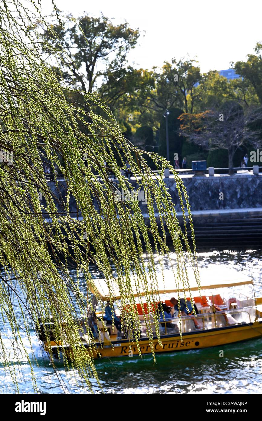Atomic blast on hiroshima hi-res stock photography and images - Alamy