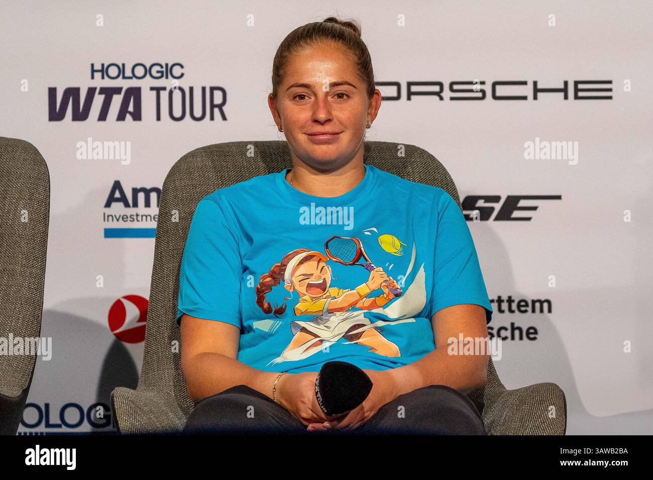 Jelena ostapenko vs iga swiatek hi-res stock photography and images - Alamy