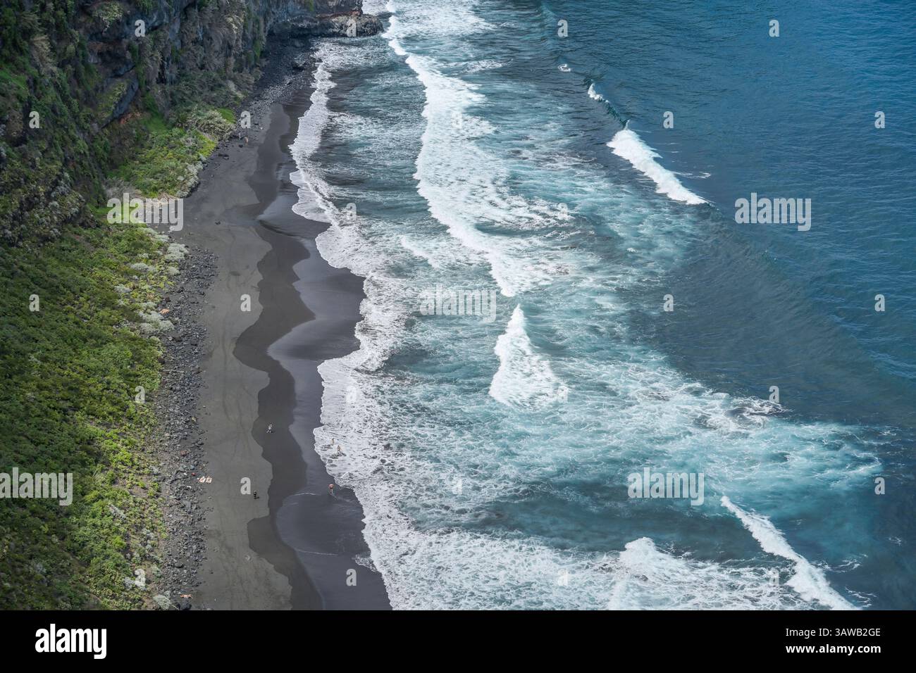 Schwarzer Lavastrand, Playa de Nogales, Wellen, Ostküste, La Palma ...
