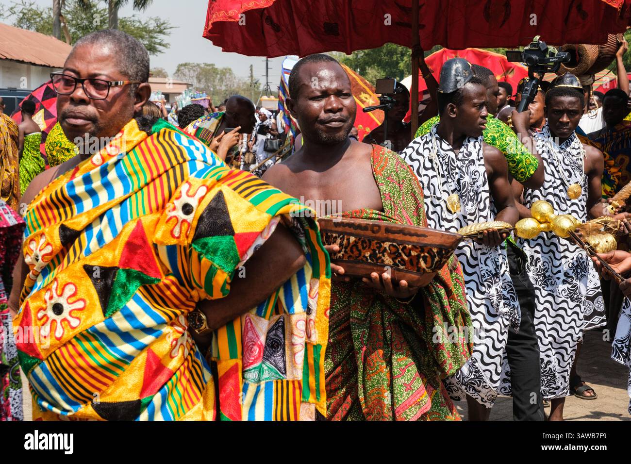Traditional clothing ghana hi-res stock photography and images - Alamy