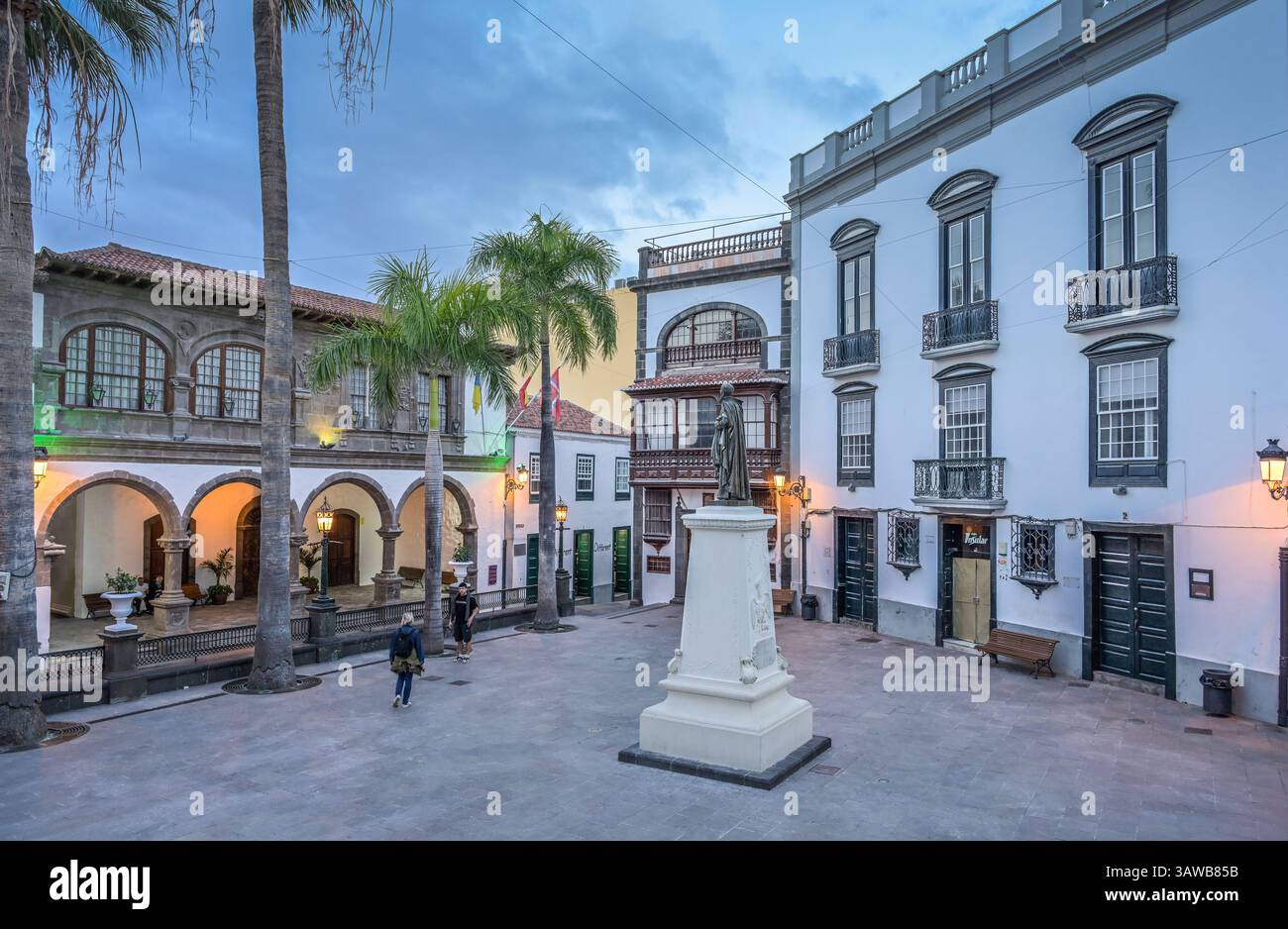 Plaza de Espana, links Altes Rathaus Casa Consistorial, Altstadt, Santa ...