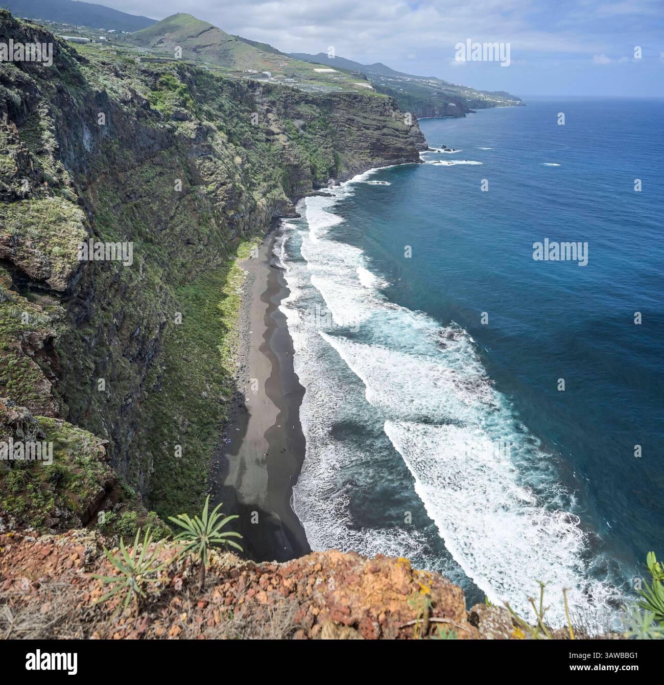 Schwarzer Lavastrand, Playa de Nogales, Wellen, Ostküste, La Palma ...