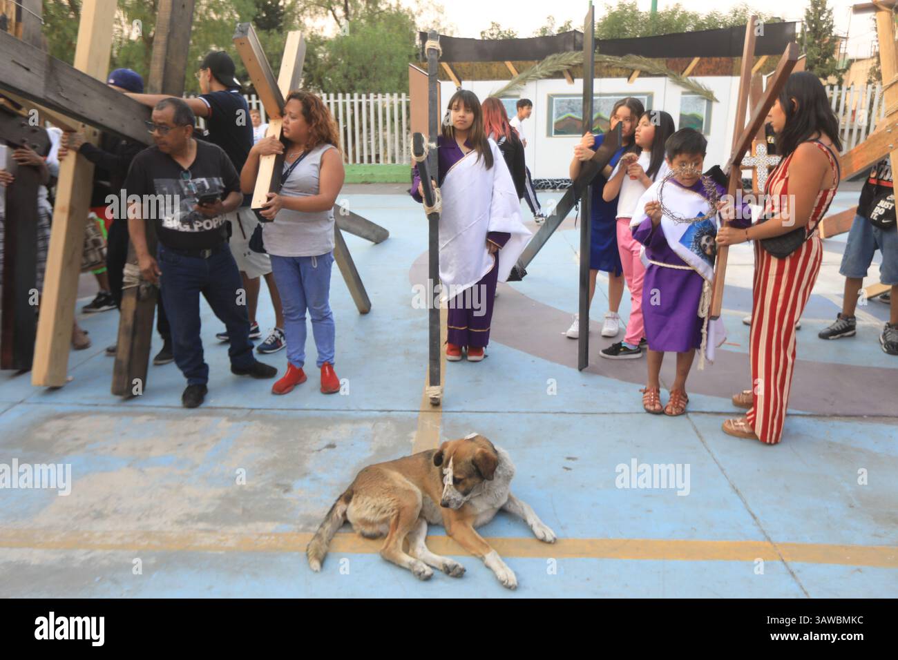 Women carrie crosses taking part during the Holy Thursday procession ...