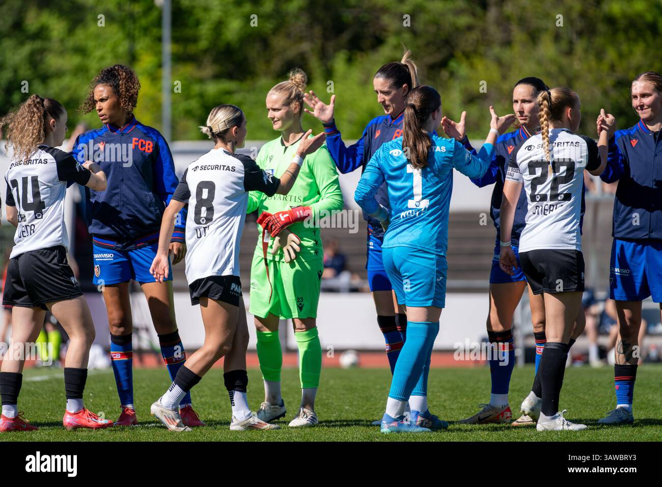 Basel, Schweiz. 19th Apr, 2025. Basel, Schweiz, 19.04.2025 Handshake ...