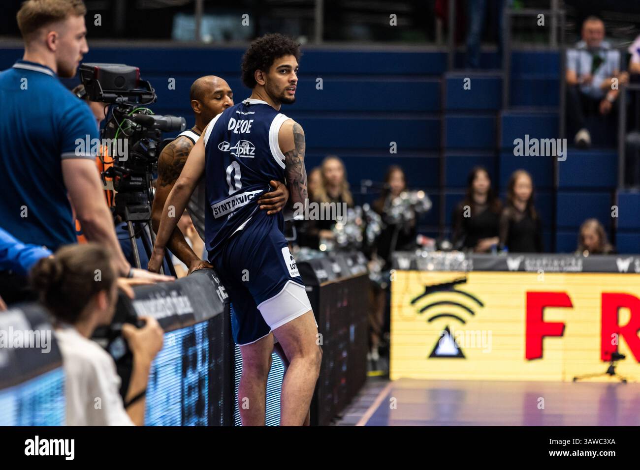 Michael Devoe (Syntainics MBC, No 0), DeAndre Lansdowne (Niners ...