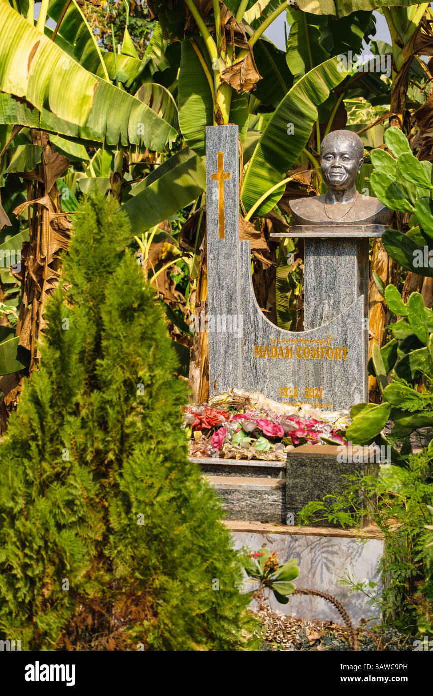 Ghana, Adako-Jachie Cemetery Grave Marker Stock Photo - Alamy