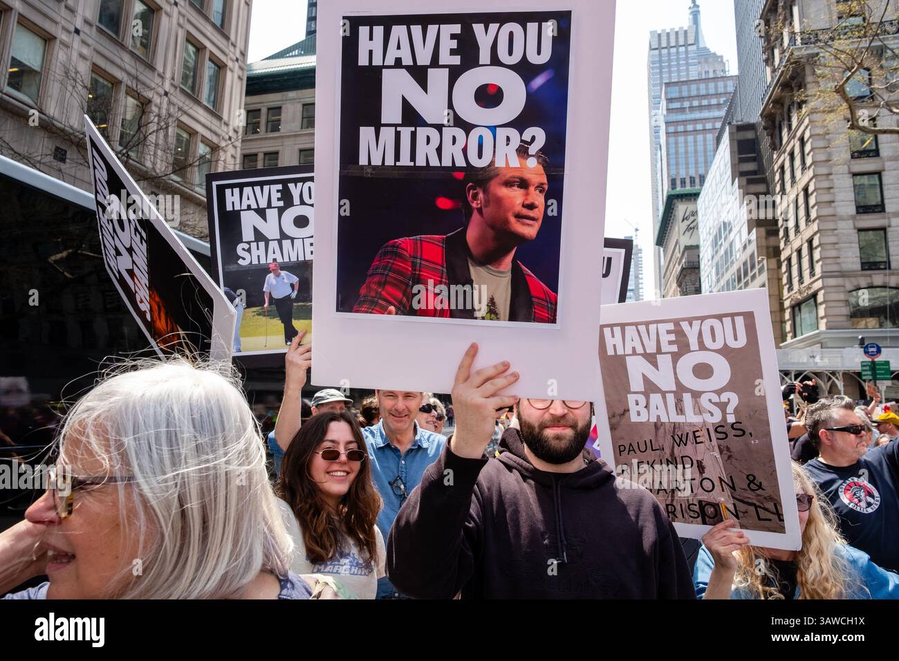 New York, NY – 19 April 2025. Thousands rallied in front of the main ...