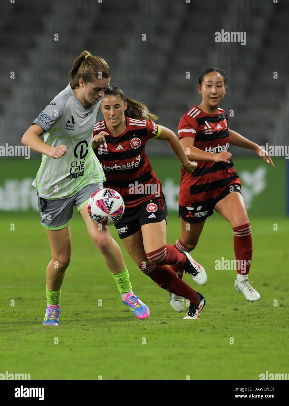 Parramatta, Australia. 19th Apr, 2025. Ruby Nathan (L) of Canberra ...