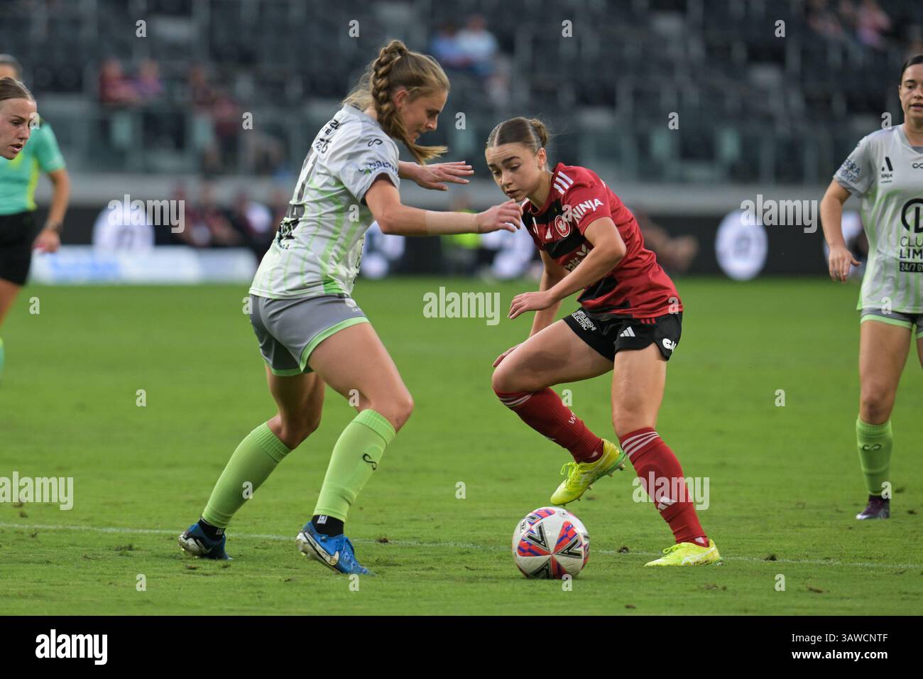 Parramatta, Australia. 19th Apr, 2025. Emma Robers (L) of Canberra ...