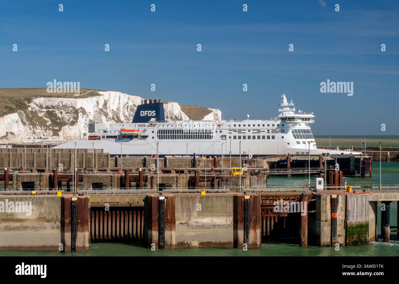 Dfds seaways channel ferry hi-res stock photography and images - Alamy