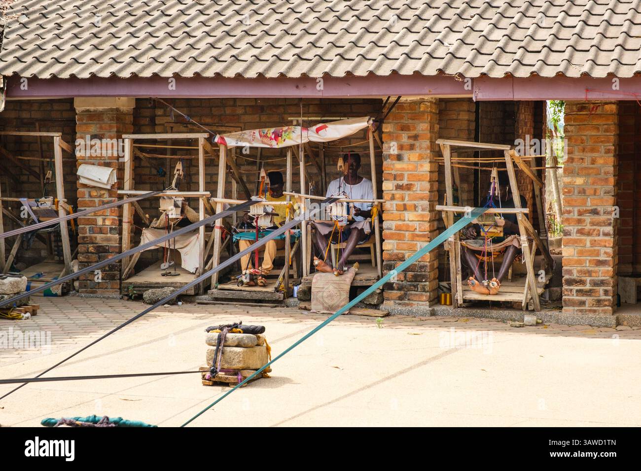 Ghana, Bonwire. Male Kente Cloth Weavers at Bonwire Kente Museum Stock ...