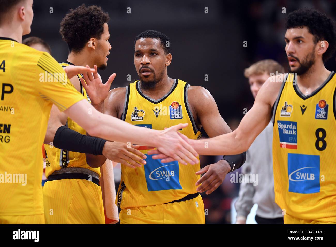 Justin Simon (MHP Riesen Ludwigsburg, #5) freut sich (M), Hunter ...