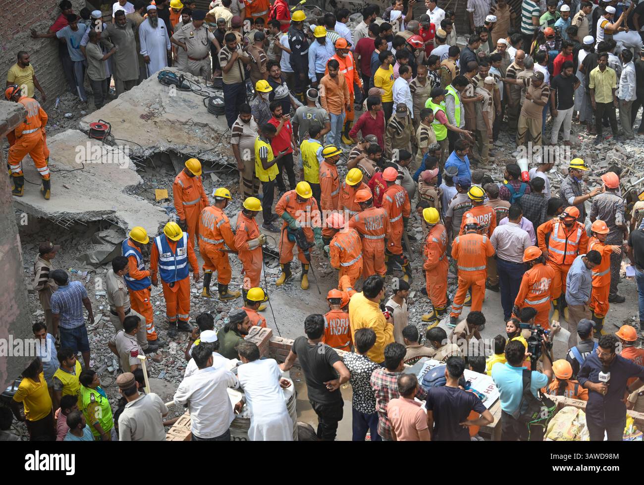NEW DELHI, INDIA - APRIL 19: NDRF Personnel along with local residents ...