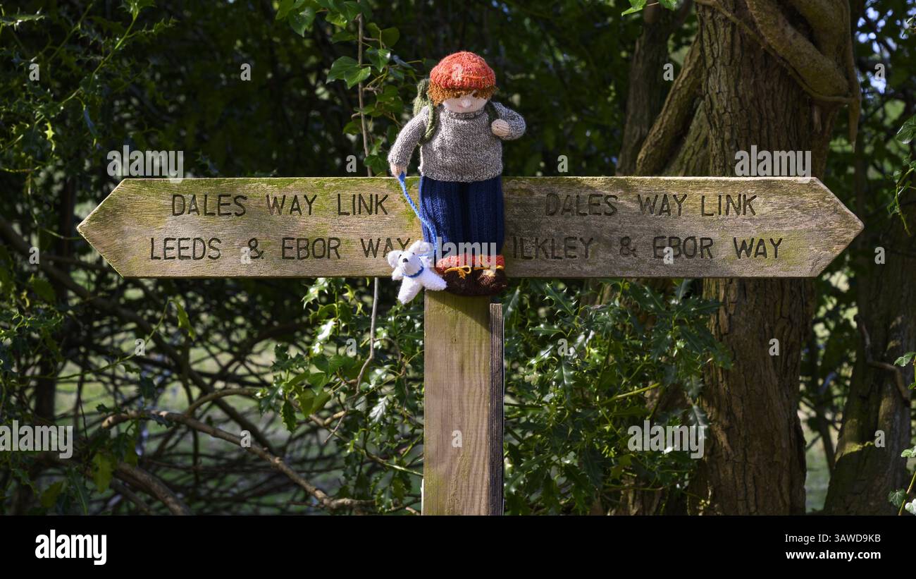 Yarn bombing knitted artwork hi-res stock photography and images - Alamy