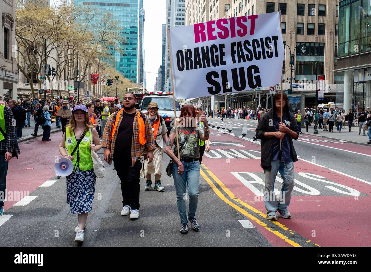 Resist signage hi-res stock photography and images - Alamy