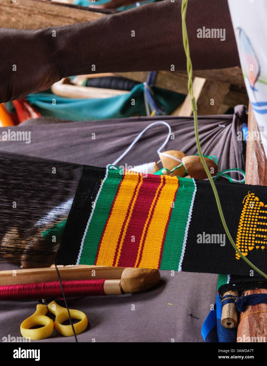 Ghana, Bonwire. Male Kente Cloth Weaver at Bonwire Kente Museum Stock ...
