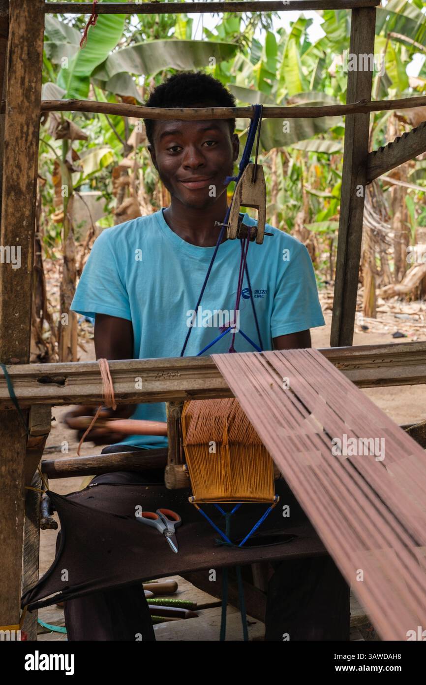 Ghana, Bonwire. Male Kente Cloth Weaver at Bonwire Kente Museum Stock ...