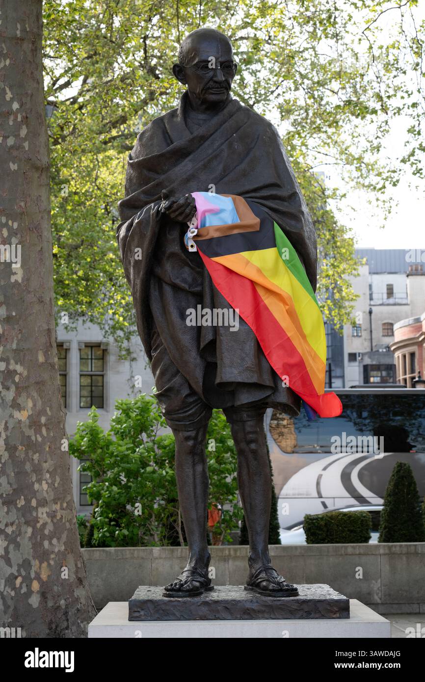 London, UK. 19 April, 2025. The statue of Indian independence ...