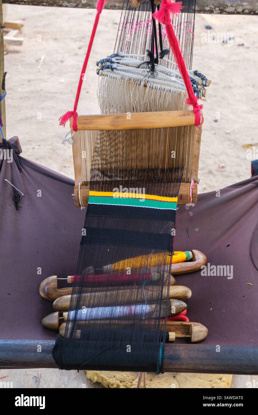 Ghana, Bonwire. Bonwire Kente Museum, Weaver's Loom Stock Photo - Alamy
