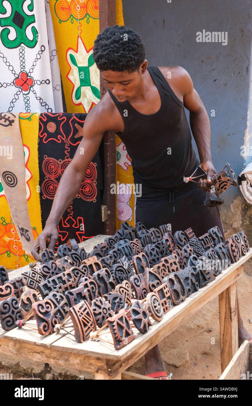 Adinkra stamps hi-res stock photography and images - Alamy