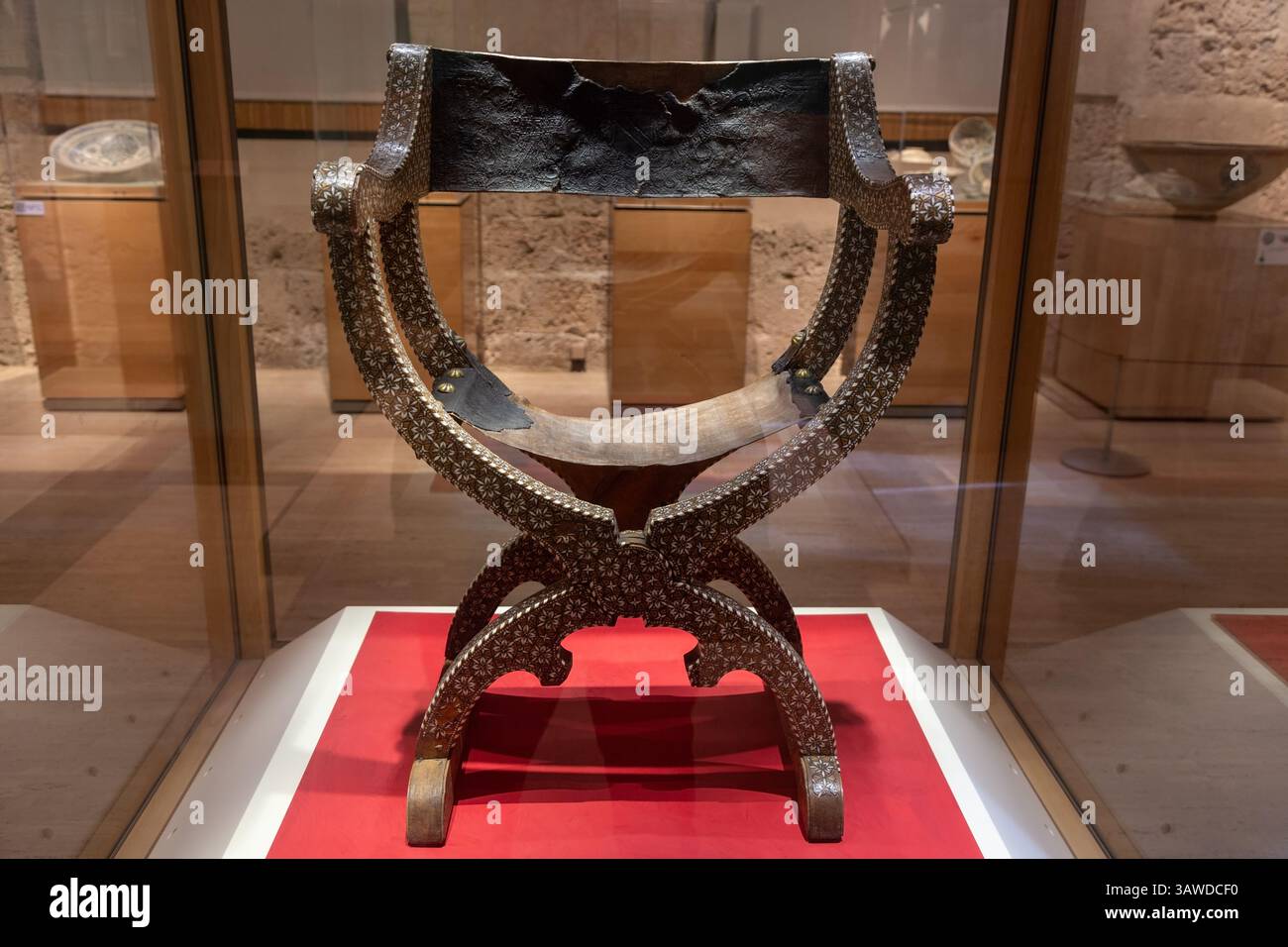 Throne chair hi-res stock photography and images - Alamy