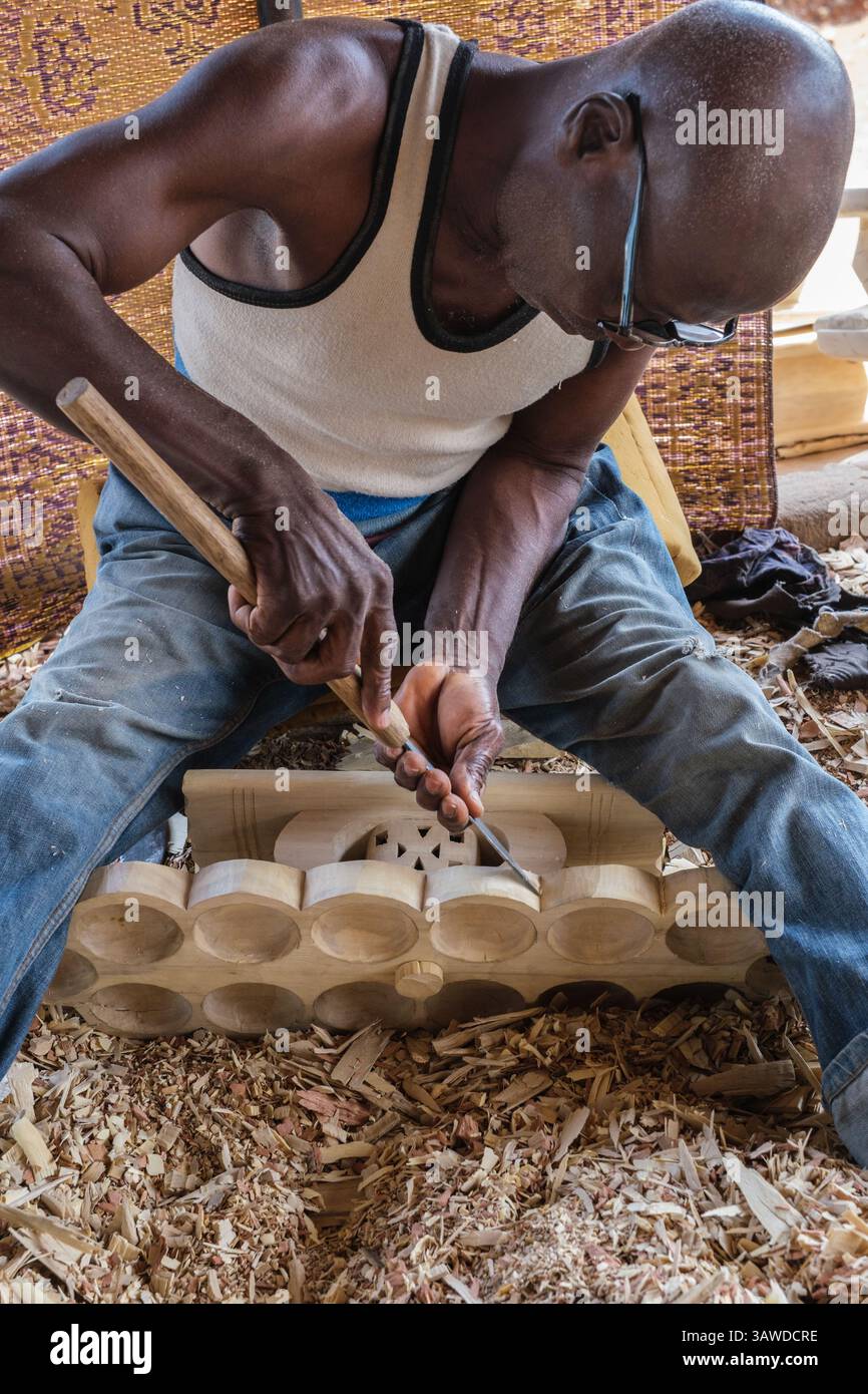 Ghana, near Kumasi. Carving an Oware Game Board Stock Photo - Alamy