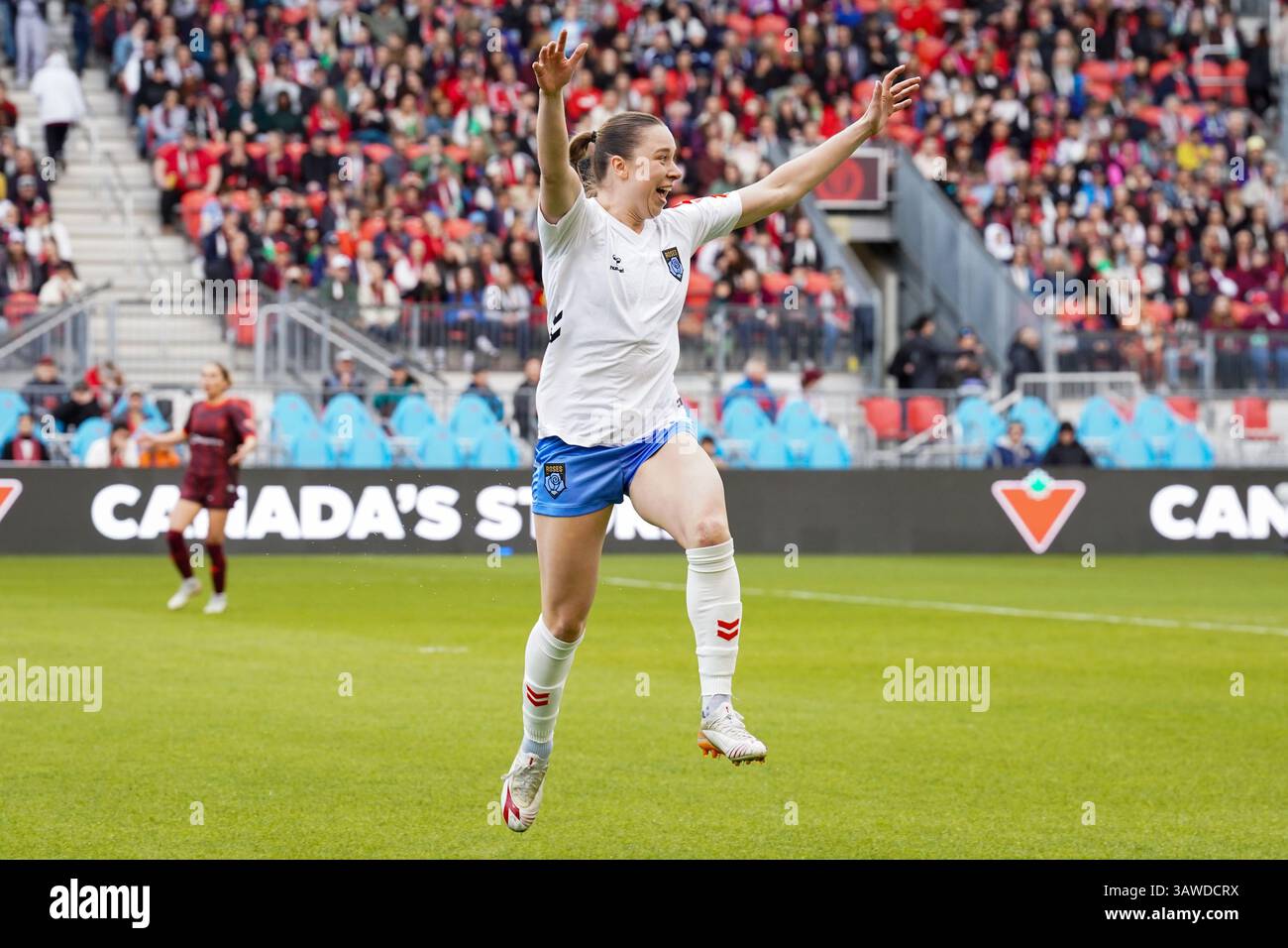 Toronto, Canada. 19th Apr, 2025. Montreal Roses FC forward Tanya ...
