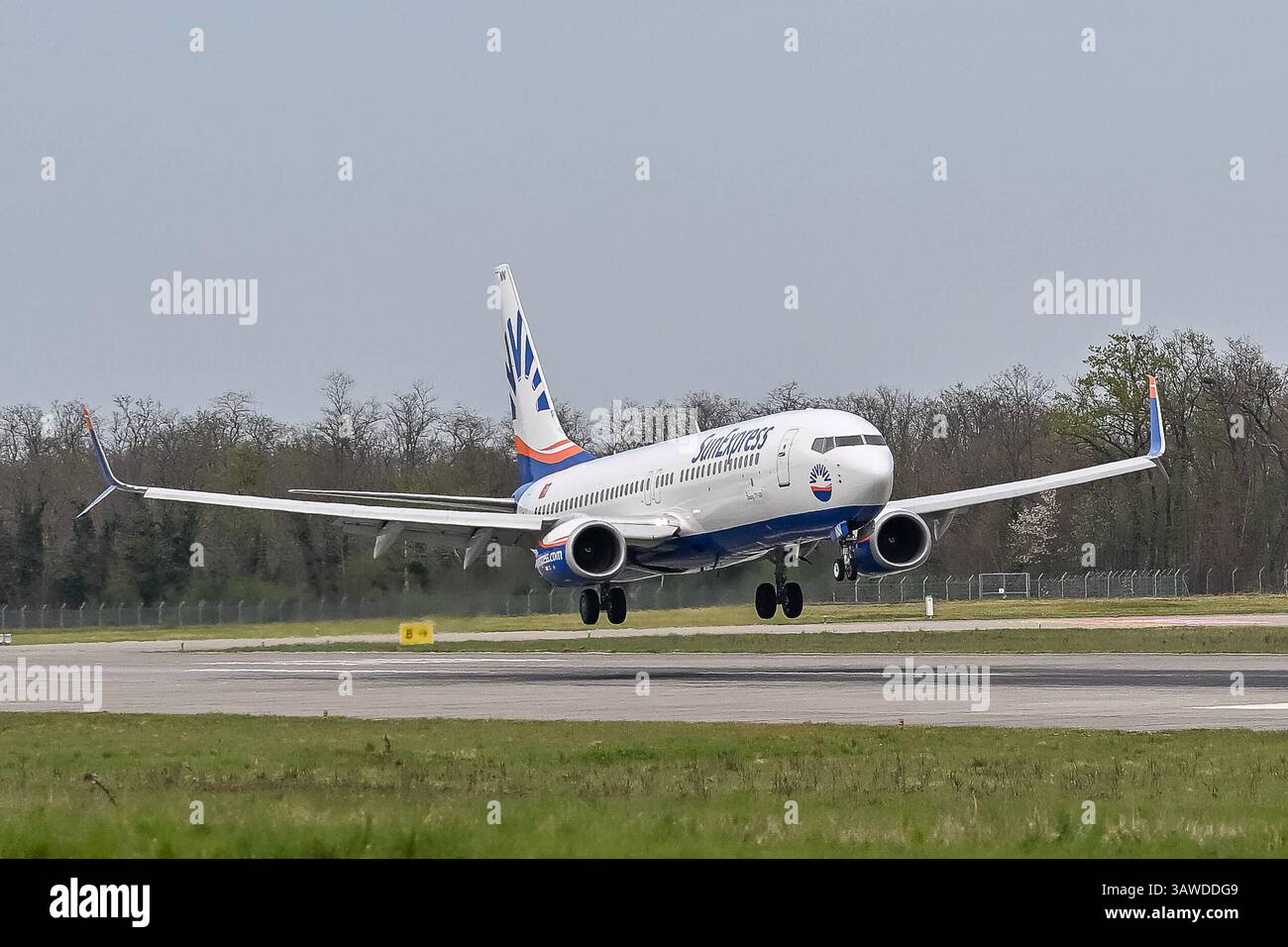 Saint-Louis FR, EuroAirport Basel-Mulhouse-Freiburg, Flugzeuge, 12.04. ...