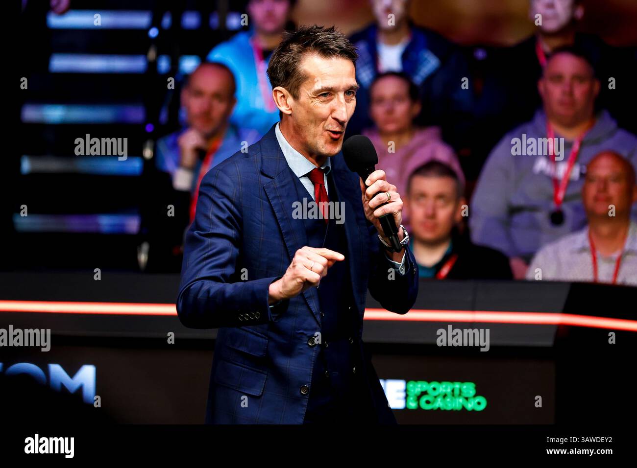 Sheffield, UK. 19th Apr, 2025. Commentator and MC Rob Walker before the ...