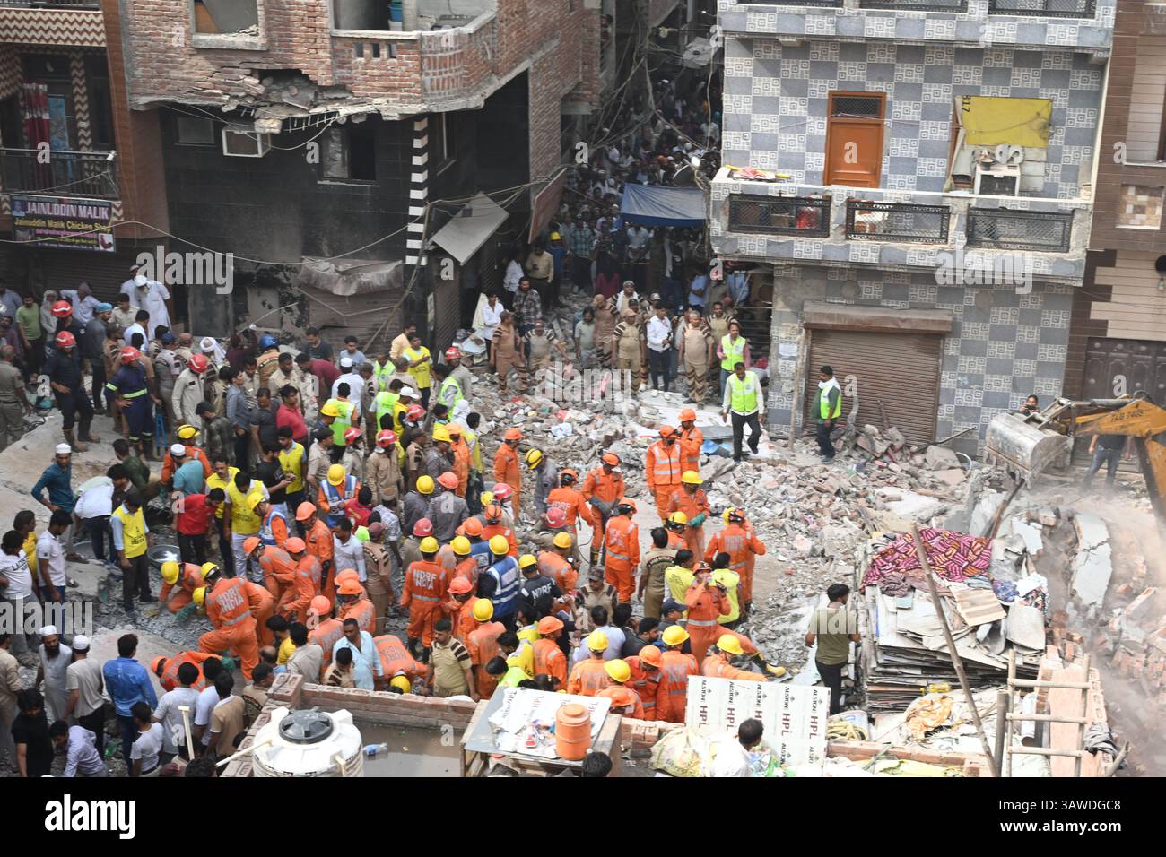 NEW DELHI, INDIA - APRIL 19: NDRF Personnel along with local residents ...
