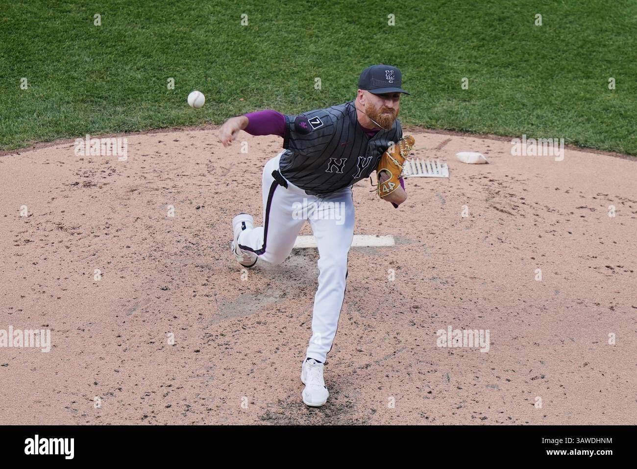 New York Mets' Reed Garrett pitches during the sixth inning of a ...