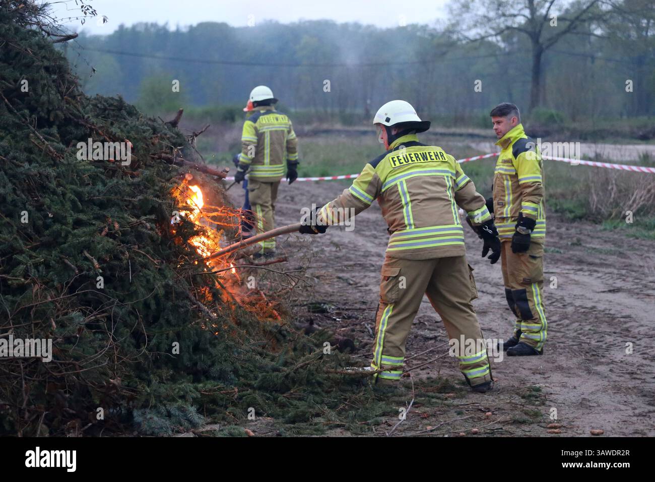 Cottbus, Brandenburg, Germany. 19th Apr, 2025. The firefighters are ...